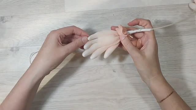 Рукоделие. Реалистичные ручки из капрона для каркасной куклы.