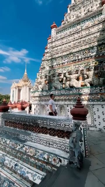 Ват Арун Ратчаварарам Ратчаварамахавихан (храм «Солнечного Восхода») — буддийский храм в районе Банг