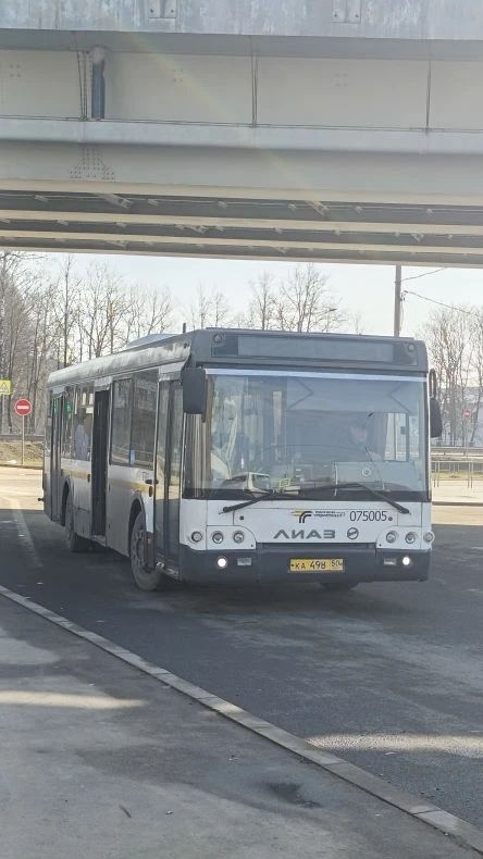 Старенький ЛиАЗ 5292 отъезжает от станции Звенигород