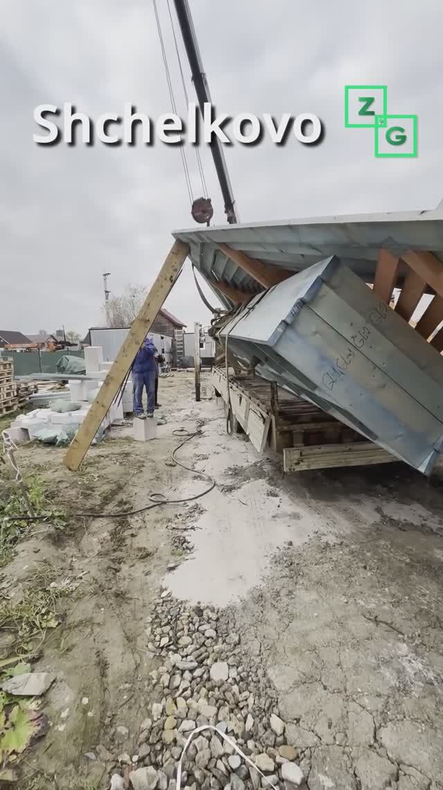 Фермы на большой дом завалились при погрузке