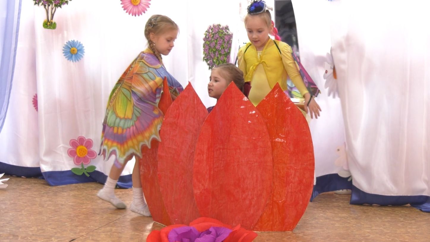 В детском саду №37 Биробиджана состоялась премьера спектакля «Дюймовочка»