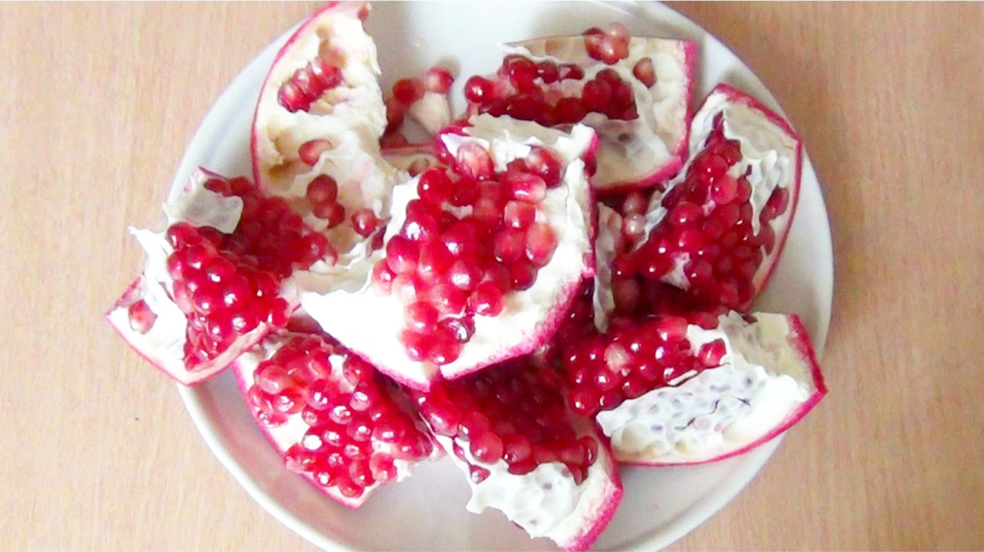 Как быстро красиво почистить гранат