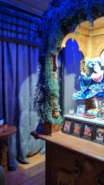 2026.03.30 - мангала-арати Е. С. Бхакти Ратнакара Амбариша Свами Е. М. Мадана мохан прабху