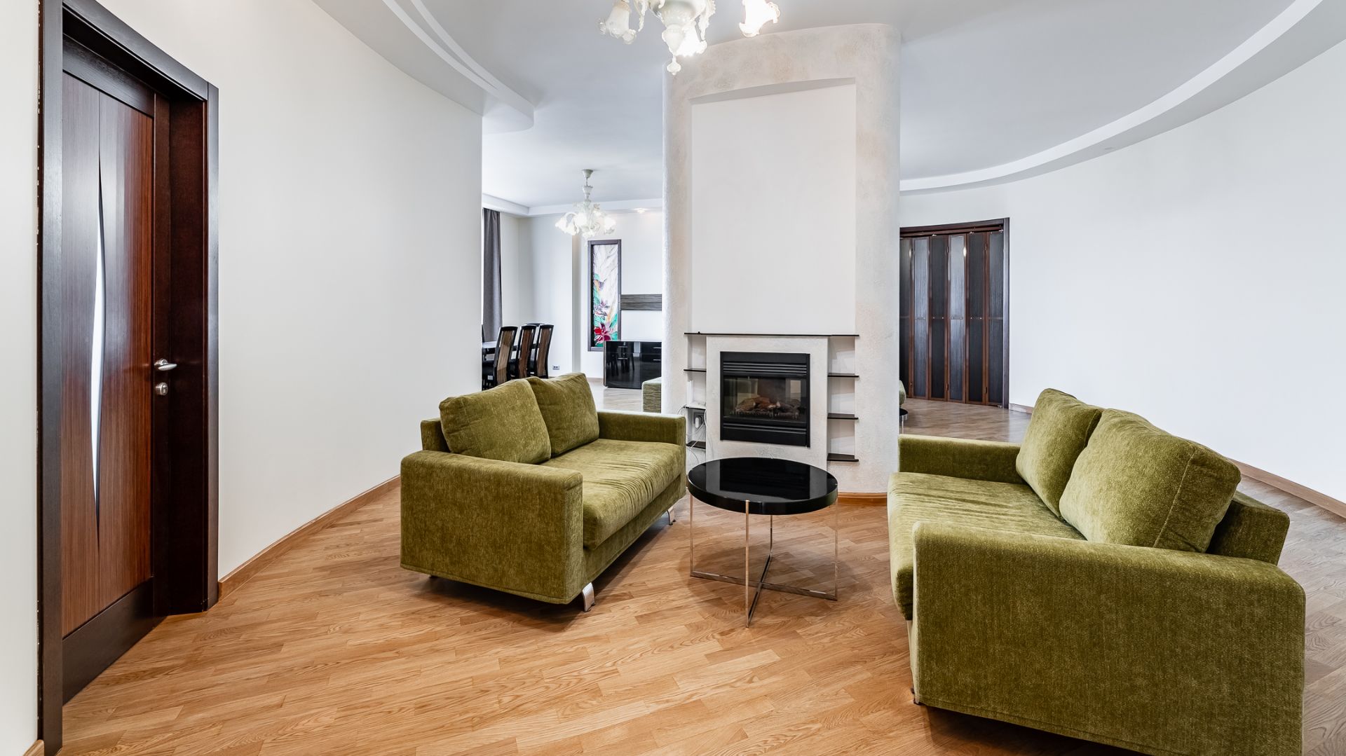 Уютная квартира в современном жилом комплексе! Аренда 4-комнатной, 201 м² (ID 25522)