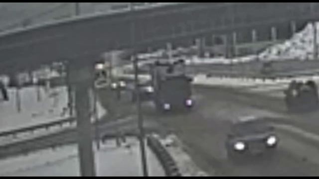 Ударом стрелы грузовика сместился пролëт на опоре моста Волгоречье // город Бор // 26.12.2025