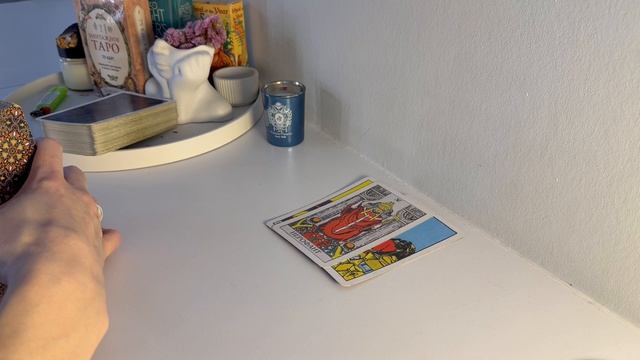 Скучает ли он по тебе? Таро расклад