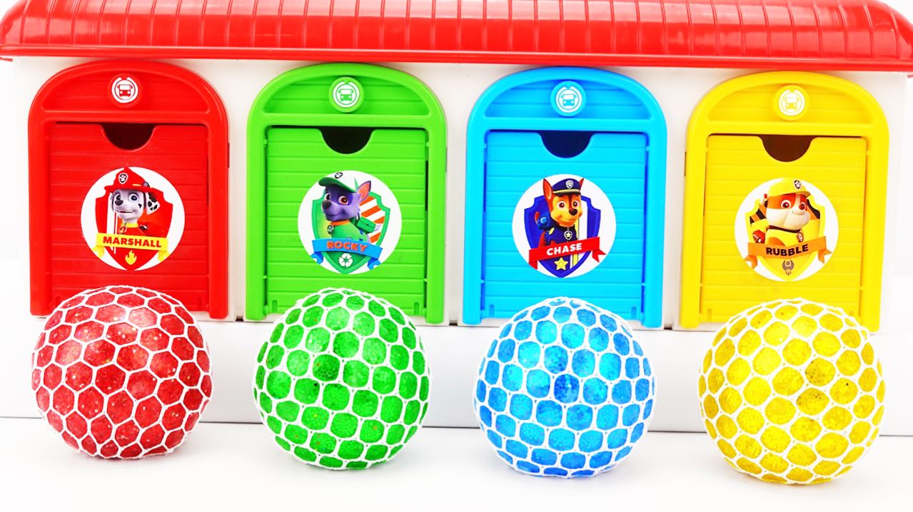 Мультики для детей. Яркие гаражи с анти-мячиками и игрушками. Мультики для малышей смотреть.