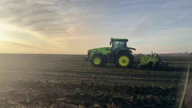 Трактор Зумлион DV3354 едет в Белгородский закат