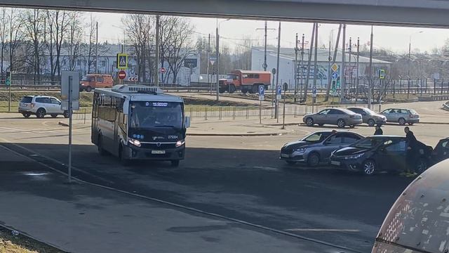 Паз Вектор Некст на 13 маршруте прибывает к Звенигородскому вокзалу.