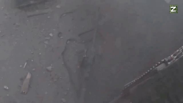 Прилет вражеского fpv вблизи одного из наших бойцов в зоне СВО.