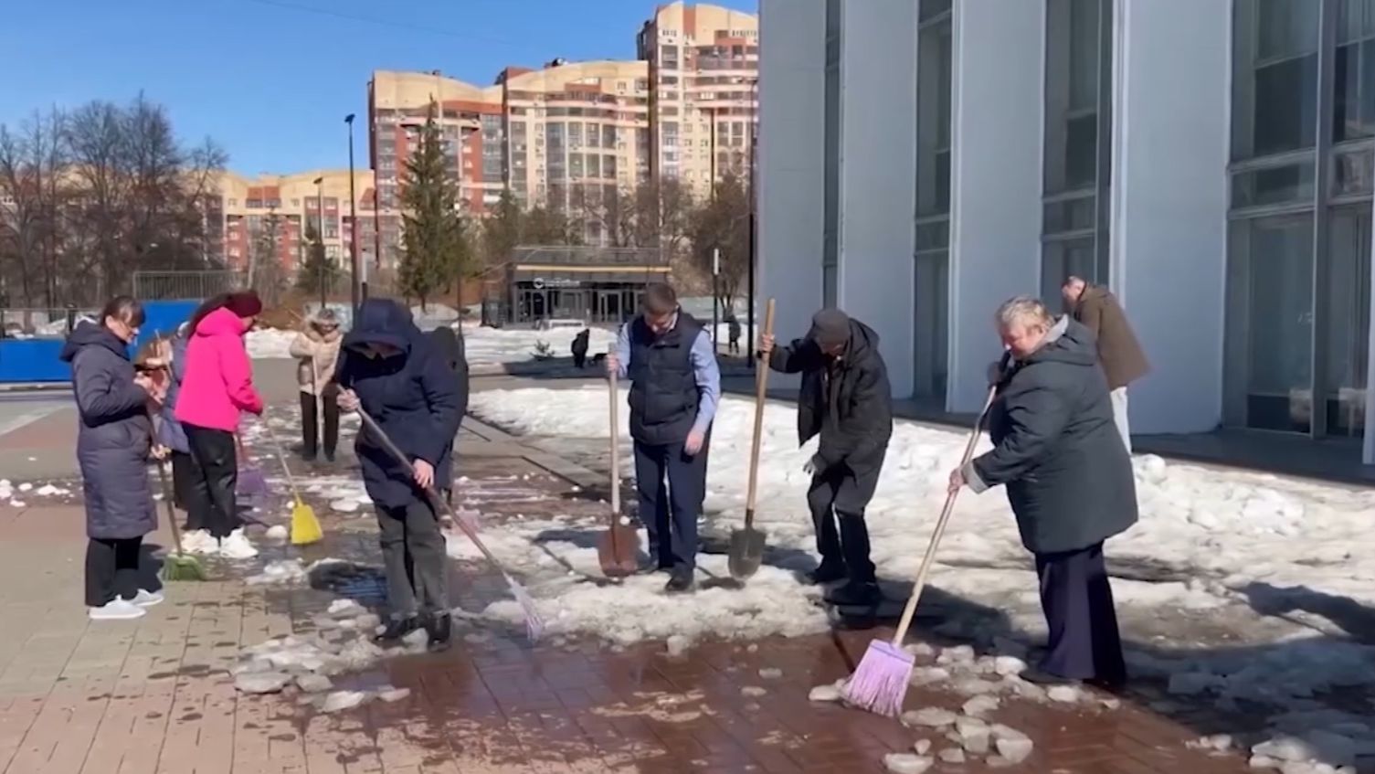 Республика башлығы бер аҙна эсендә район һәм ҡала биләмәләрен тәртипкә килтерергә ҡушты