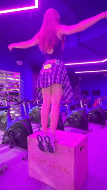 Вы не можете записаться на сайкл, потому что тут творятся очень странные дела. #🤪