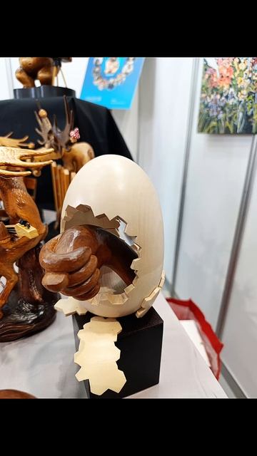 На ярмарке изделия из дерева мастера Офицеры