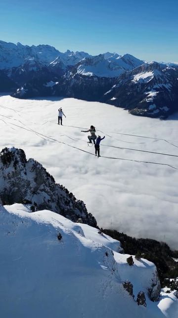 Высотный фристайл в швейцарских Альпах.