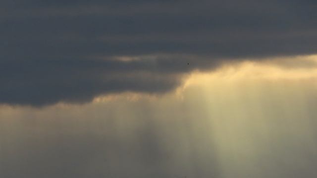 Балки солнечного света над Ижорой 27 марта 2026