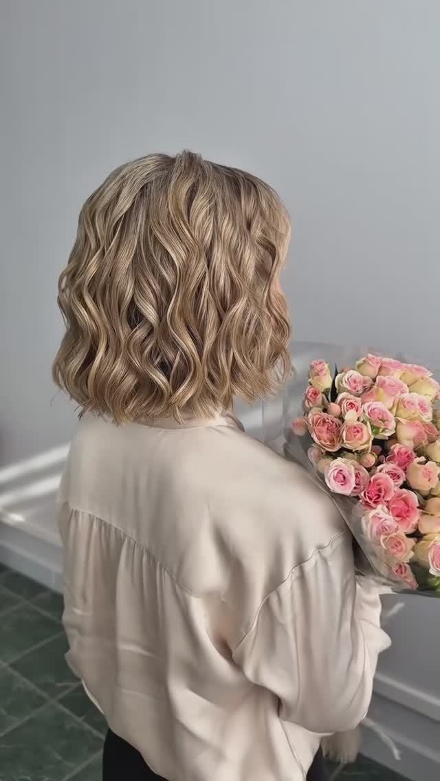 Красивая укладка на короткие волосы и каре #прическа #укладка #волосы #локоны