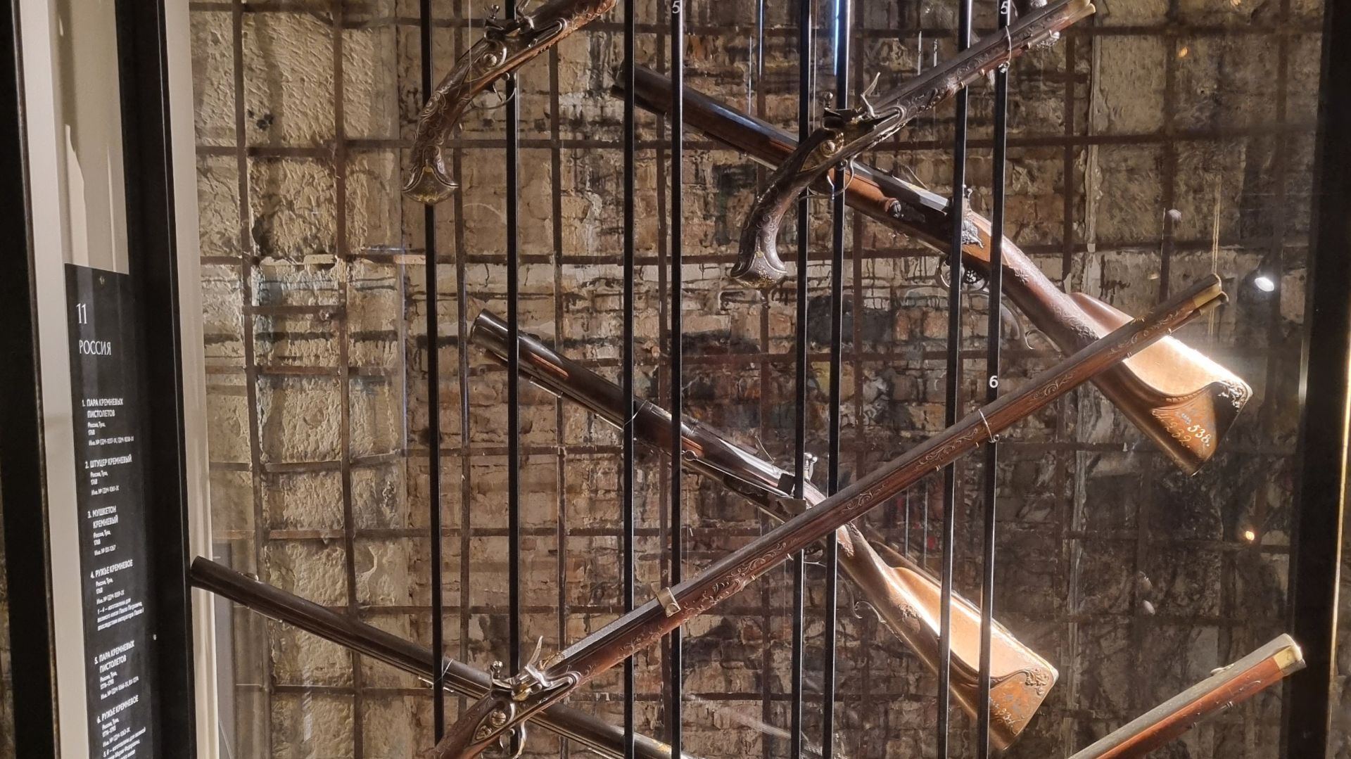 Витрина 11 Детский гарнитур Павла 1, пистолет снимали в фильме Левша[get.gt]