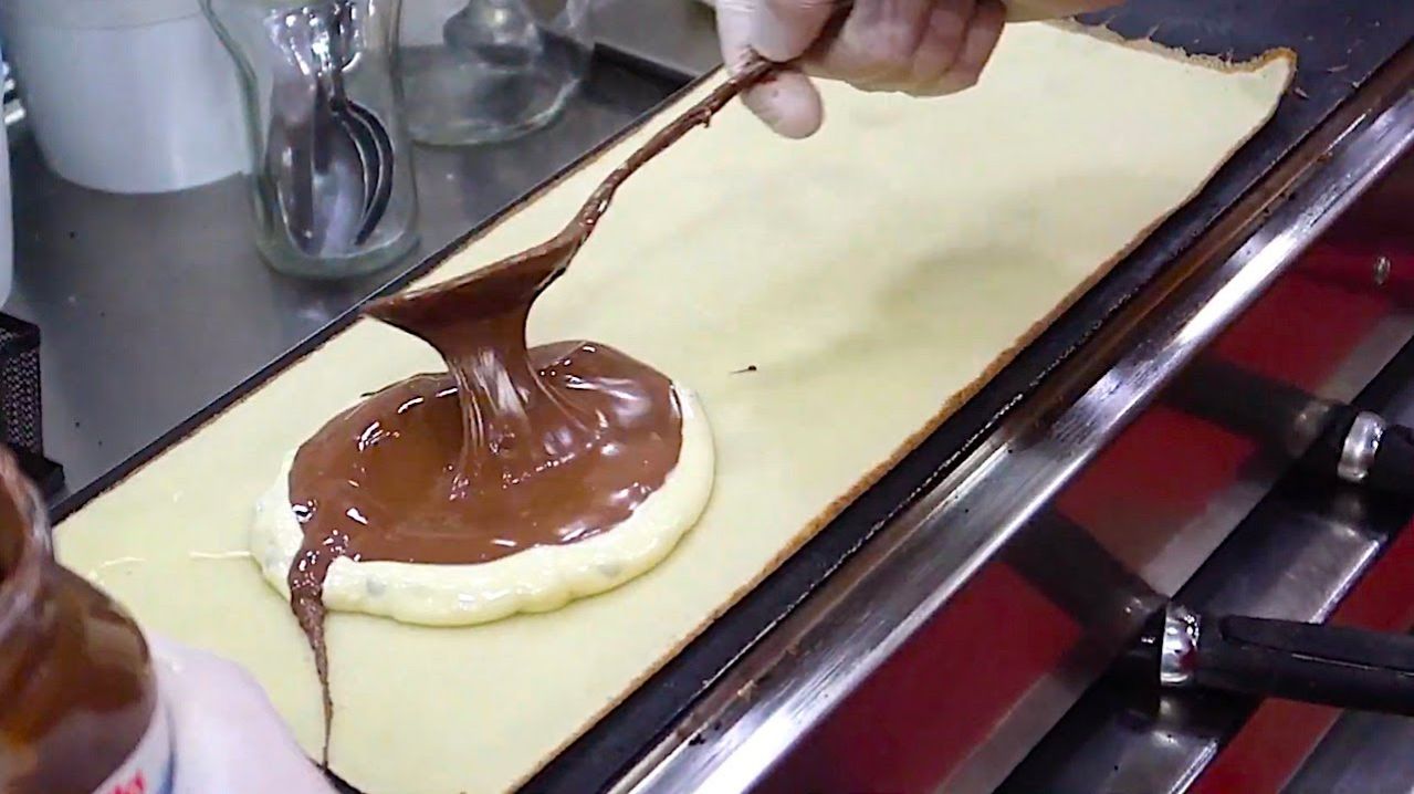 Крепсы с белым шоколадом и Нутеллой (Kinder Crepes) - ливанская уличная еда