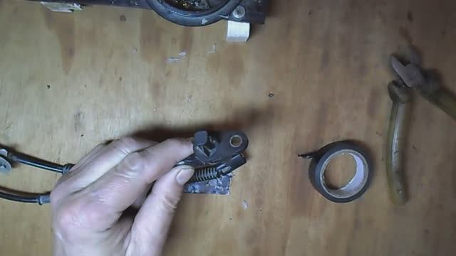 снятие и ремонт переднего правого датчика АБС хендай солярис