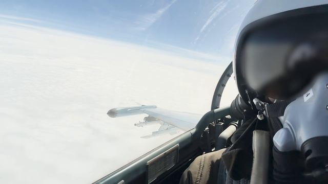 Истребитель Су-35с.