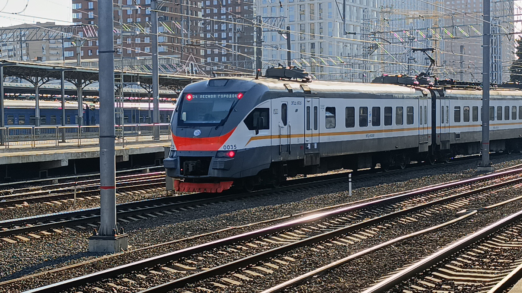 ЭП2Д отправляется со станции Белорусская