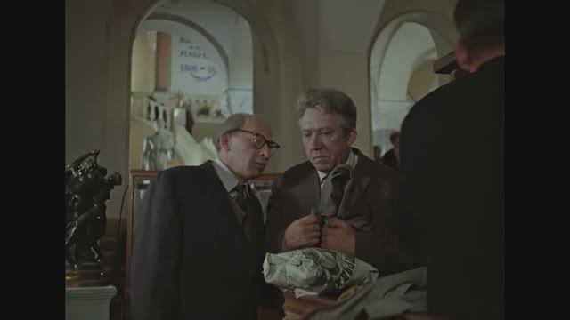 За мной, в туалет! Фрагменты из фильма "Старики-разбойники". 1971 г.