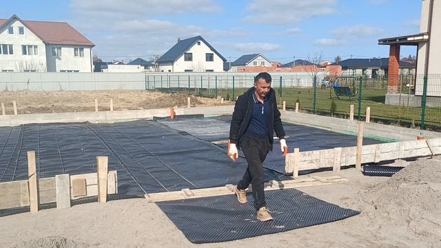 Подготовка к заливке плитного фундаменте 400 мм в п. Заозерье по проекту «Богатырь», 2 этажа 174 м2