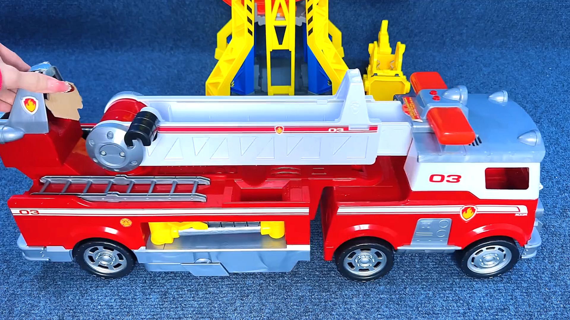 Мультики про машинки для детей. Распаковка и обзор. Пожарная машина, экскаватор. Мультики