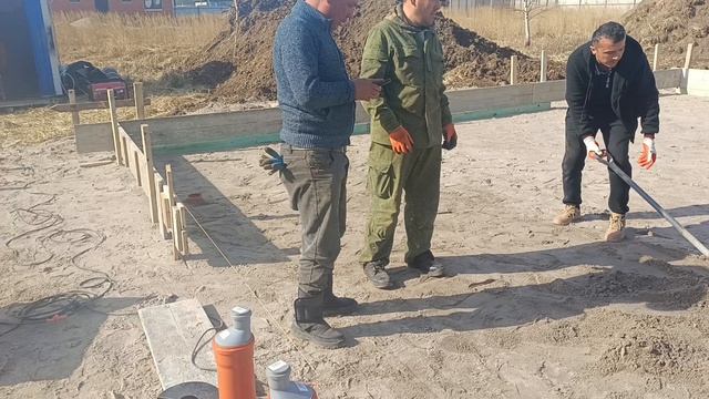Подготовка к заливке плитного фундаменте 400 мм в п. Заозерье по проекту «Богатырь», 2 этажа 174 м2