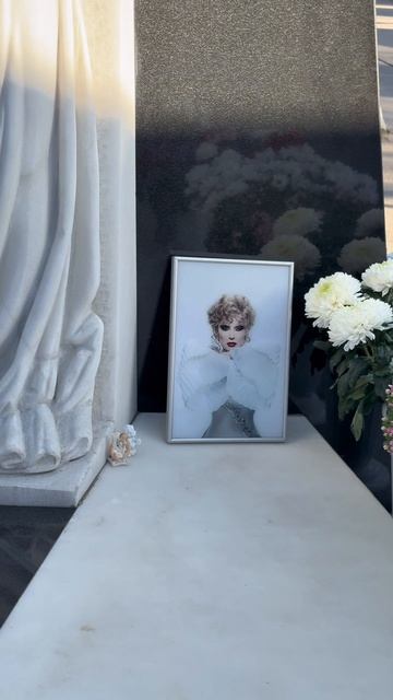 15 лет назад умерла великая Людмила Гурченко | могила актрисы утопает в цветах каждый день …