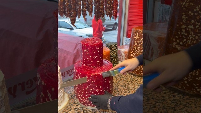 Разноцветные мерсинские джезери (разновидность турецкого десерта)