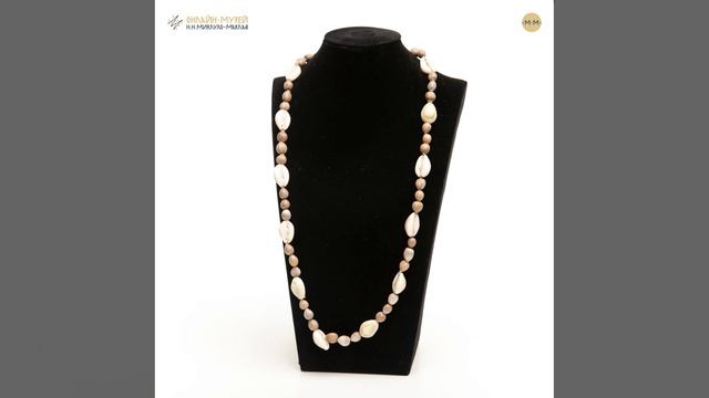 Бусы из ракушек и семян коикса (Мадагаскар)
