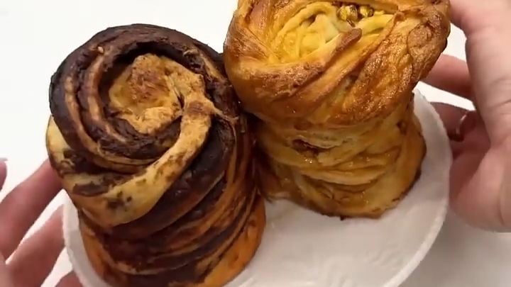 Такой кулич чаще называют «Краффин» и приготовить его можно на скорую руку...🧁😋