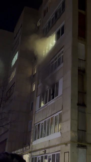 В Уфе на улице Кирова загорелась трехкомнатная квартира