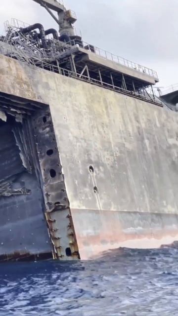 Пробоина в газовозе