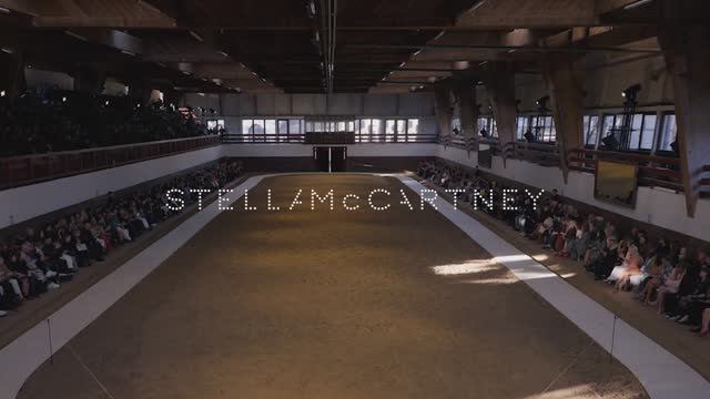 Показ женской коллекции Stella McCartney осень-зима 2026-2027