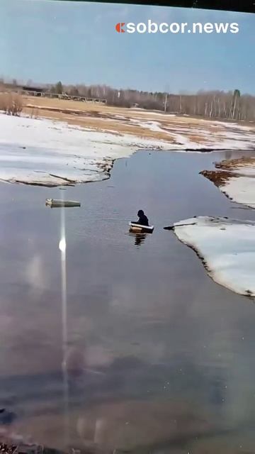 Покорителя речных просторов в ванне спасатели вытащили из воды