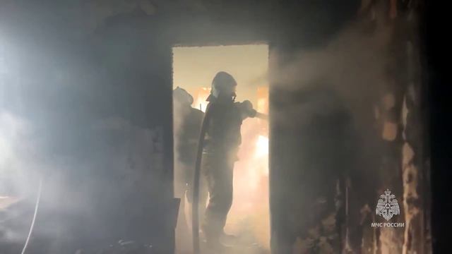 Амвросиевские пожарные защитили от стихии жилые дома