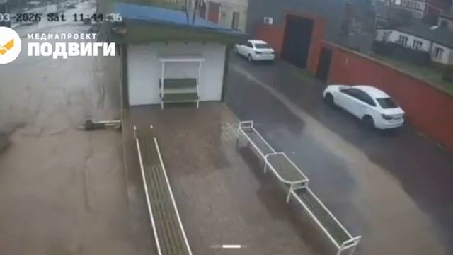 В Махачкале прохожий спас ребёнка, которого унесло потоком дождевой воды