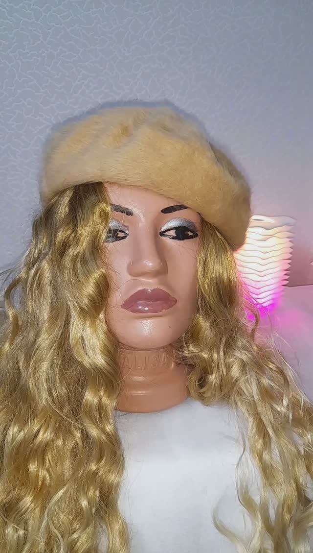 Женский берет из искусственной ангорки