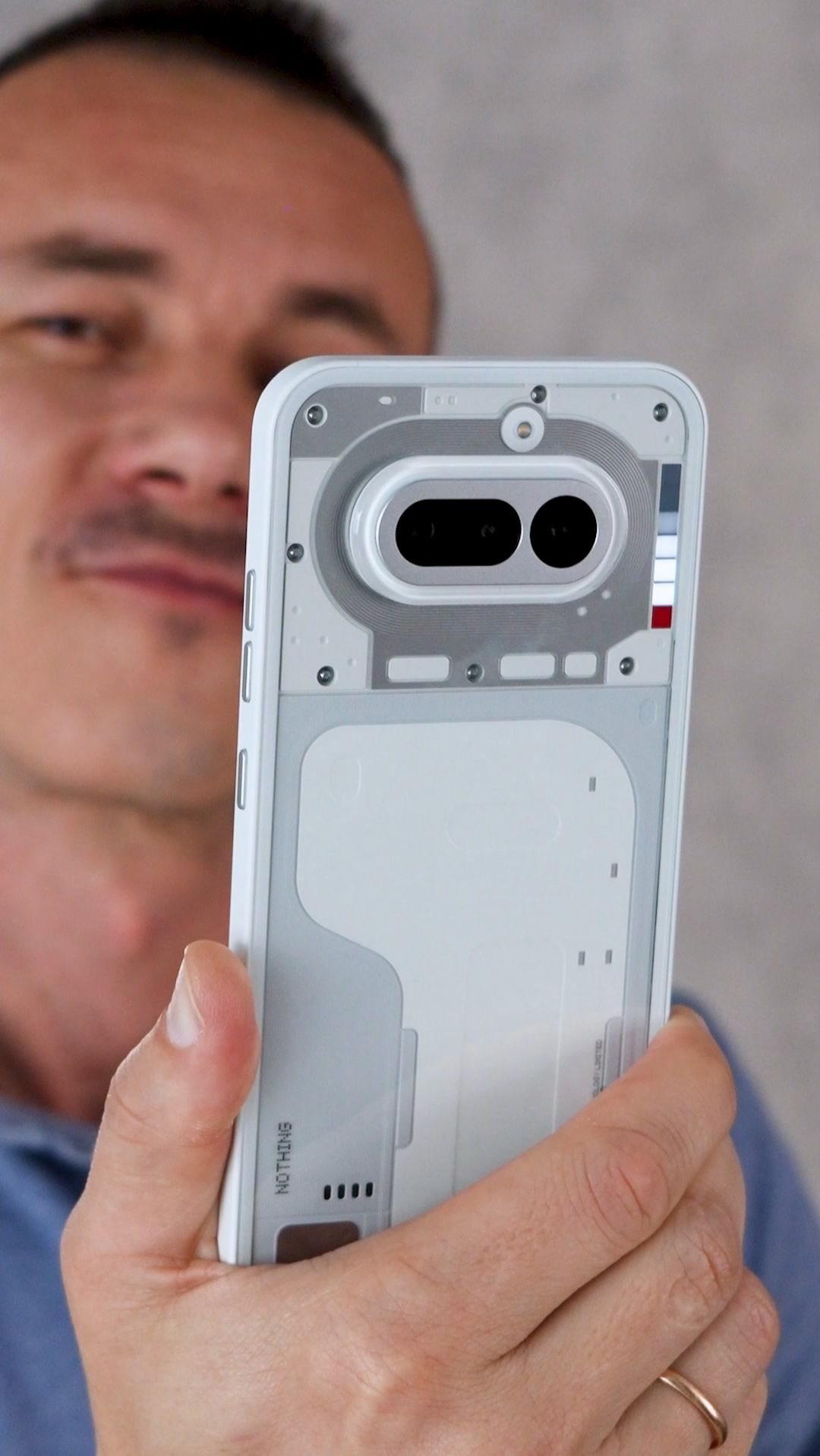 Распаковал Nothing Phone 4a при вас по-братски