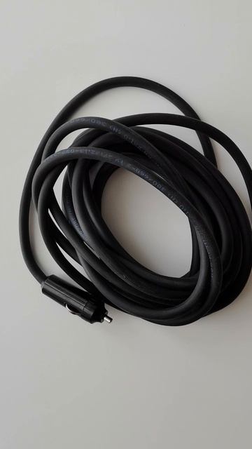 Штекер в прикуриватель на кабеле 5 метров без предохранителя .