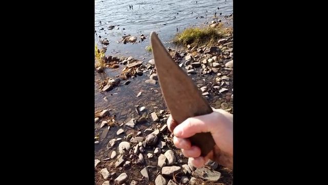Река выточила нож The river sharpened the knife