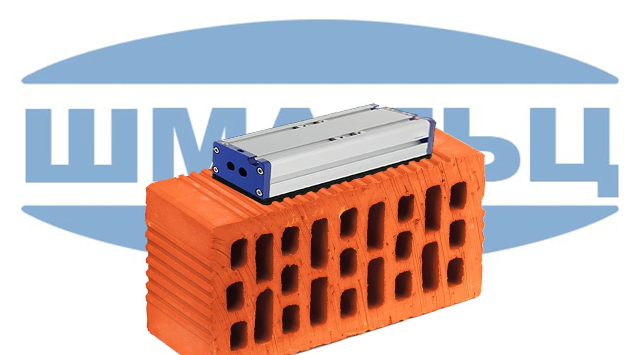 Тест захвата и перемещения строительного кирпича
