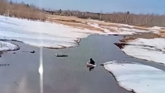 В Урае подросток решил переплыть реку в ванной