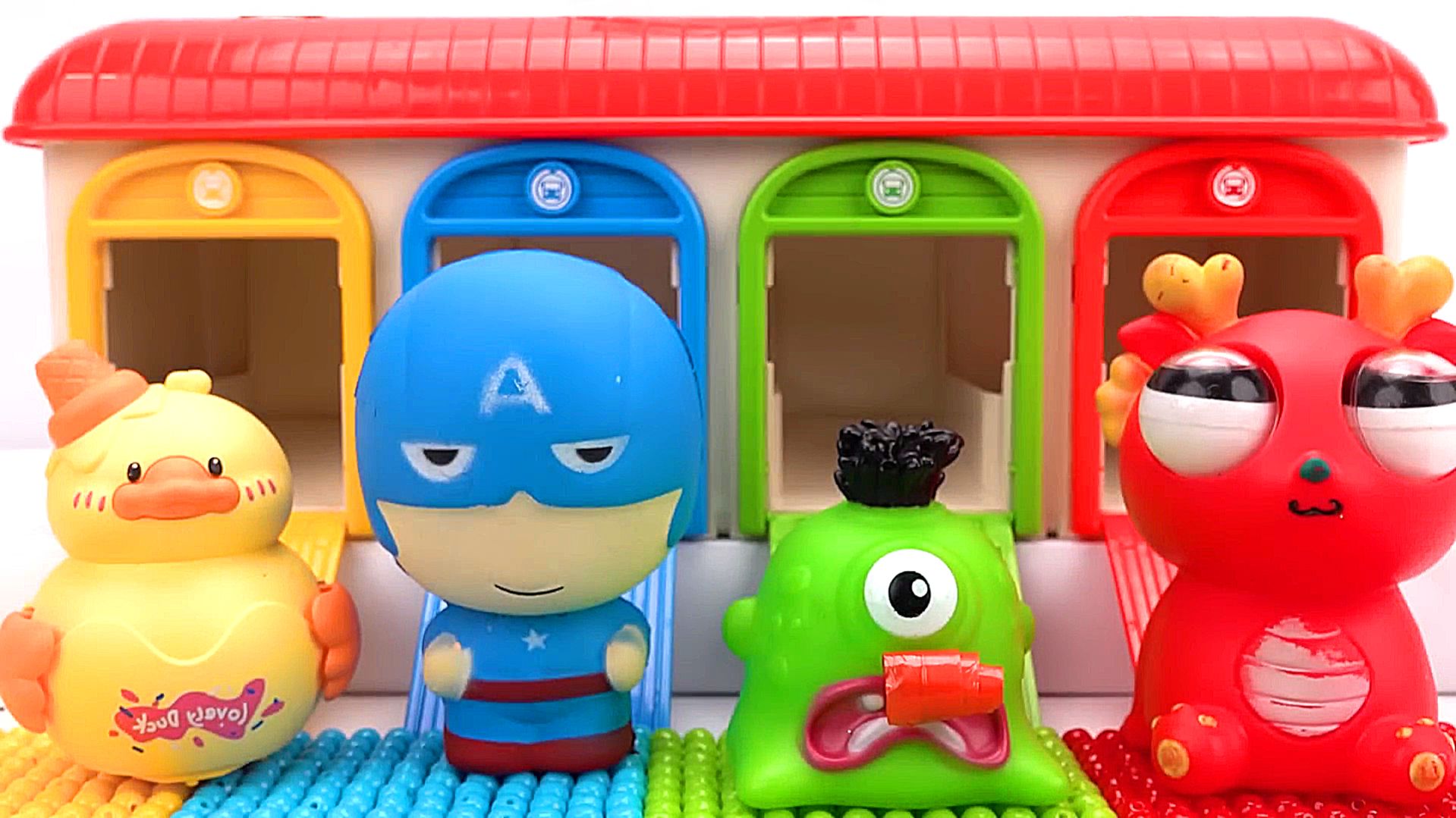 Мультики малышам. Залипалки. Радужные мячики-сжимайки и разноцветный гараж. Забавные игрушки.