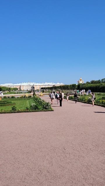 Петродворец . Вход в Верхний сад. Трильяжная беседка.