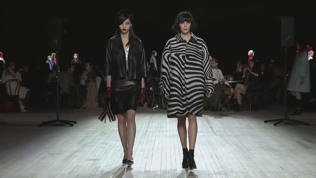 Показ женской коллекции Marc Jacobs осень-зима 2020-2021