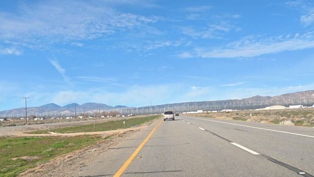 Дорога через исторический район Стрингер в Южной Калифорнии