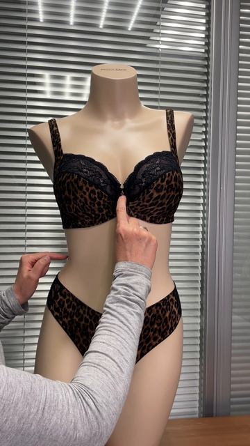 Liz 5212.781 by Rosa Faia